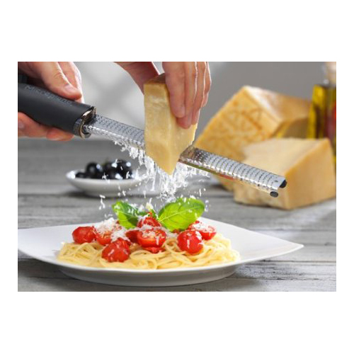 Microplane Premium Classic Cheese & Ginger Grater / Zester Grinders and ...